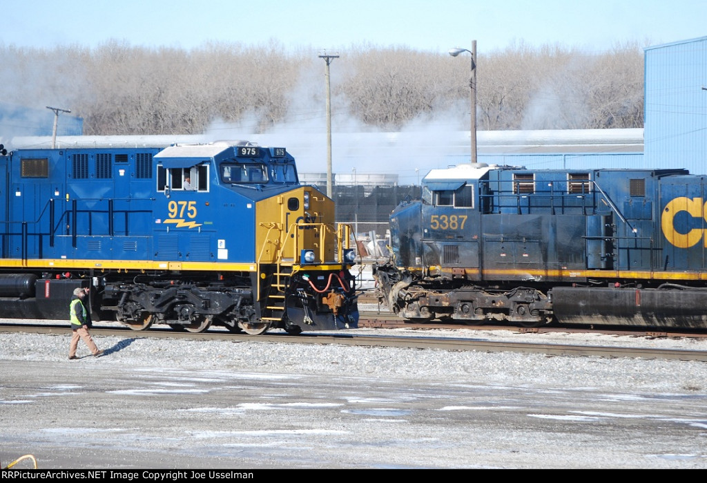 CSX 975